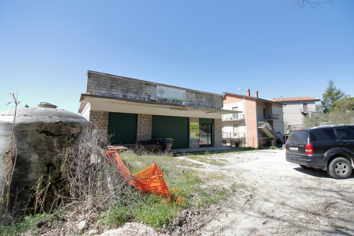 Locale commerciale in vendita a Amelia