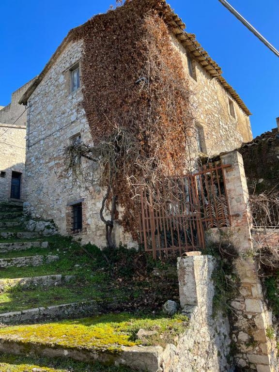 Rustico in vendita a Massa Martana