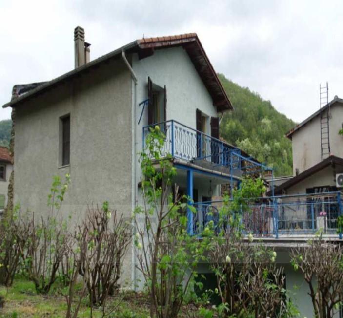 Casa indipendente in vendita a Vessalico