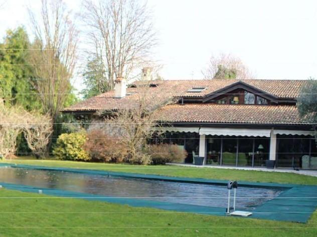 Villa in vendita a Varese