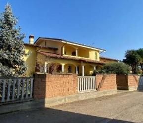 Villa in vendita a Tronzano Vercellese