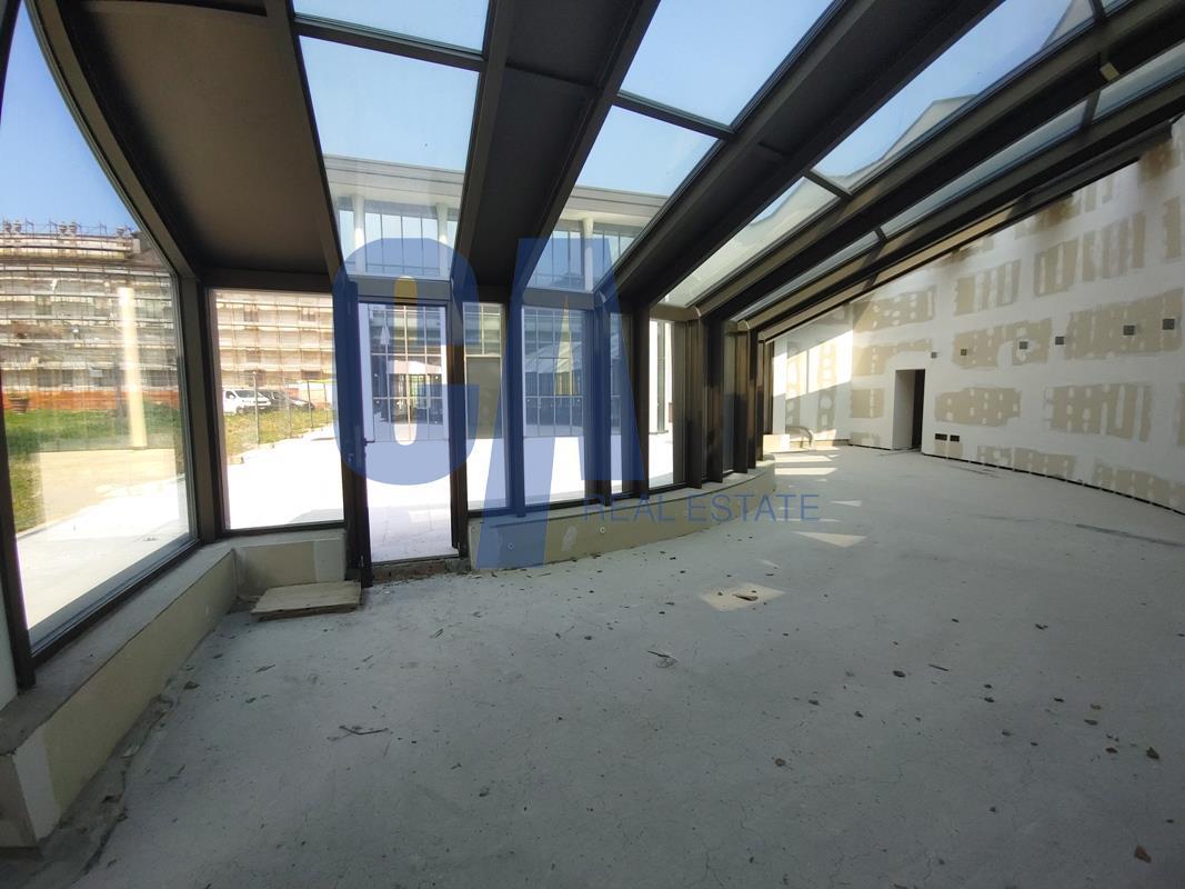 Esercizio commerciale in affitto a Vimercate