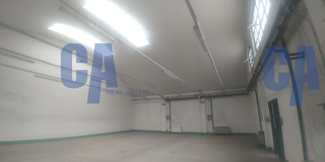 Esercizio commerciale in affitto a Milano