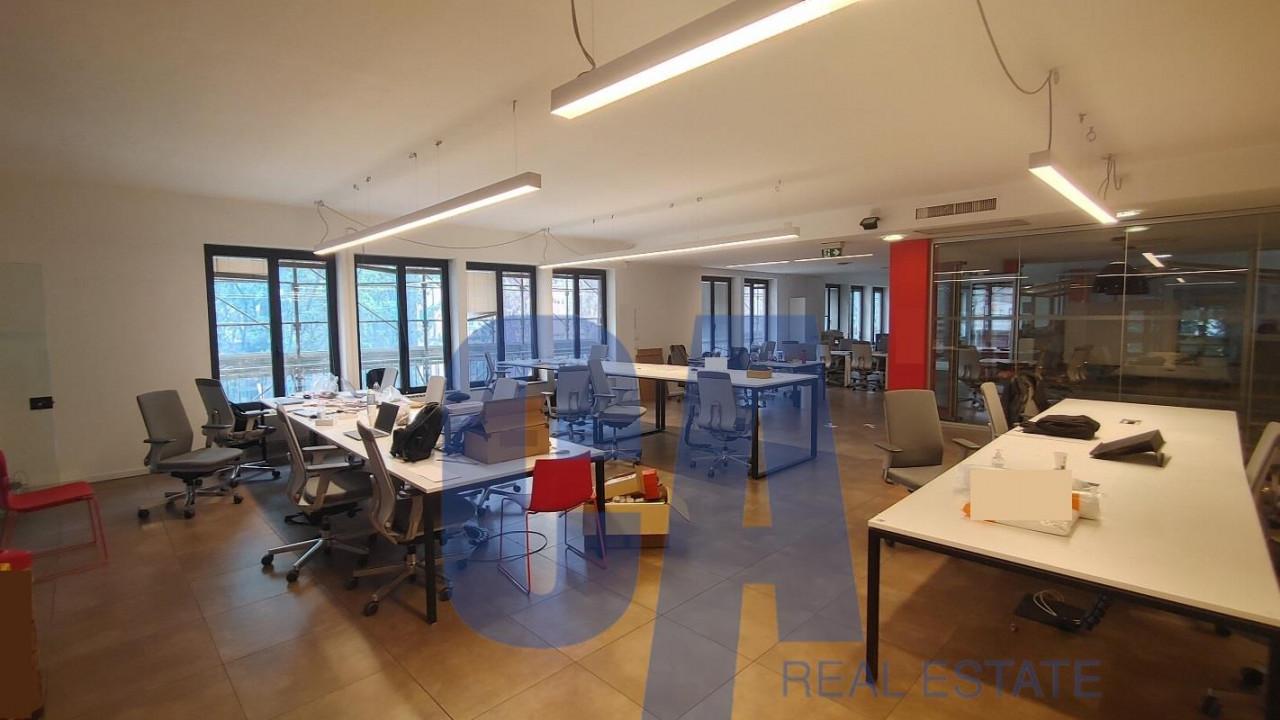 Esercizio commerciale in affitto a Milano