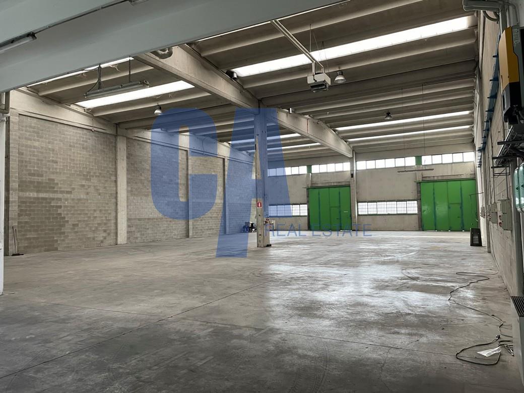 Capannone in affitto a Cernusco Sul Naviglio