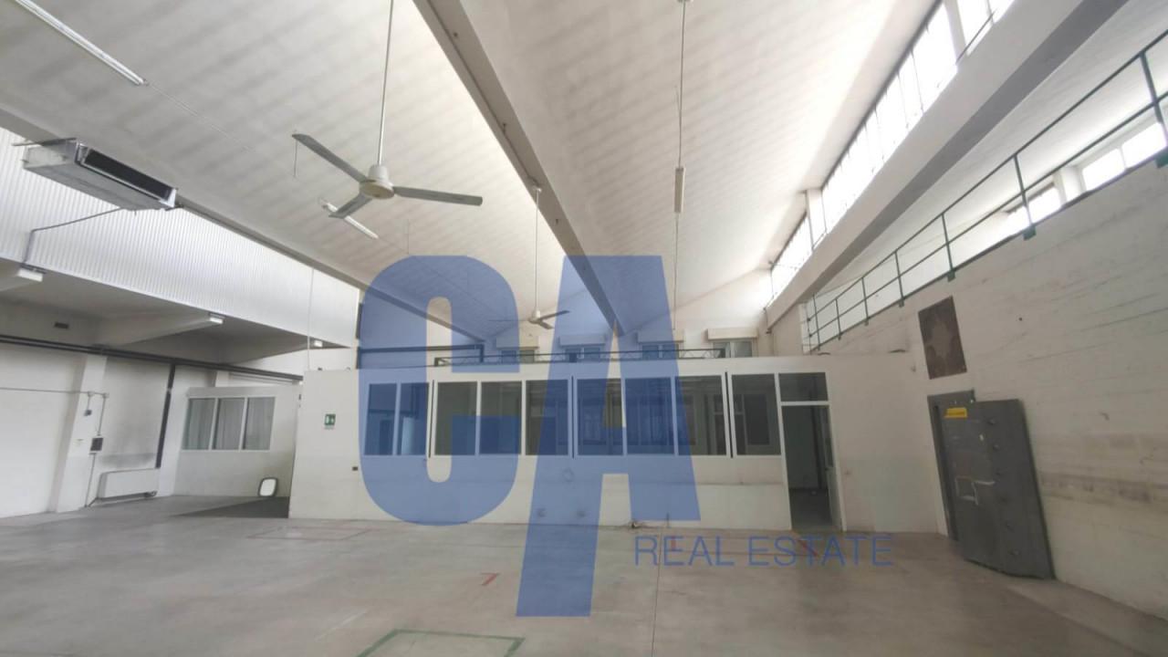 Esercizio commerciale in affitto a Milano