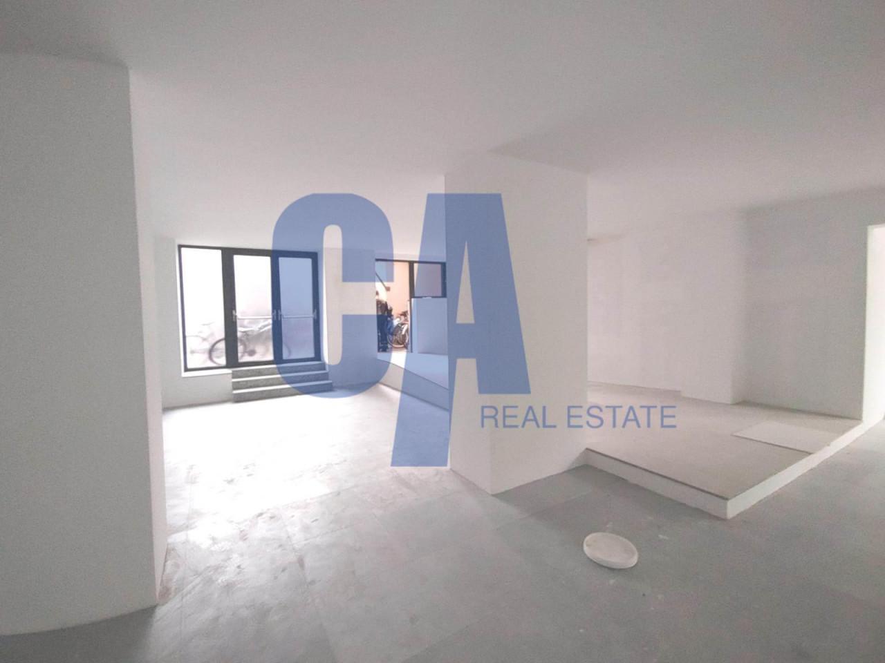 Esercizio commerciale in affitto a Milano