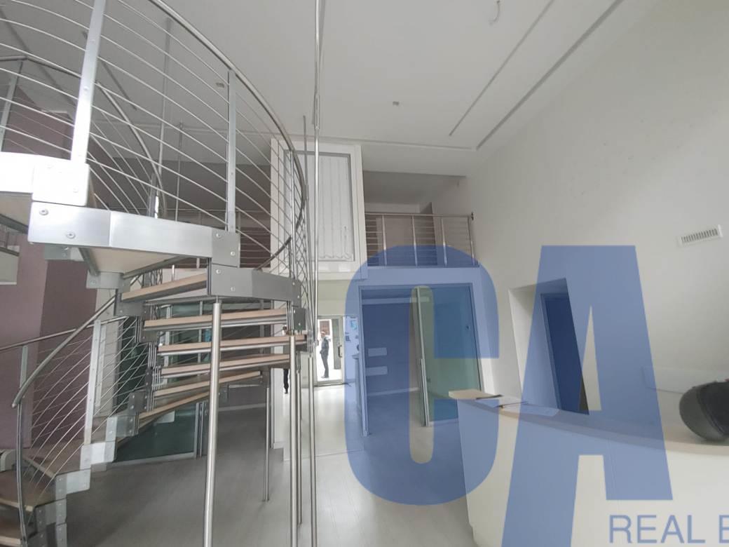 Esercizio commerciale in affitto a Milano