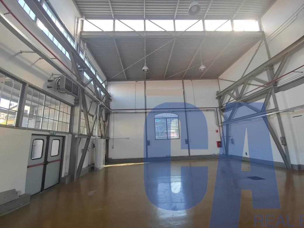 Esercizio commerciale in affitto a Milano