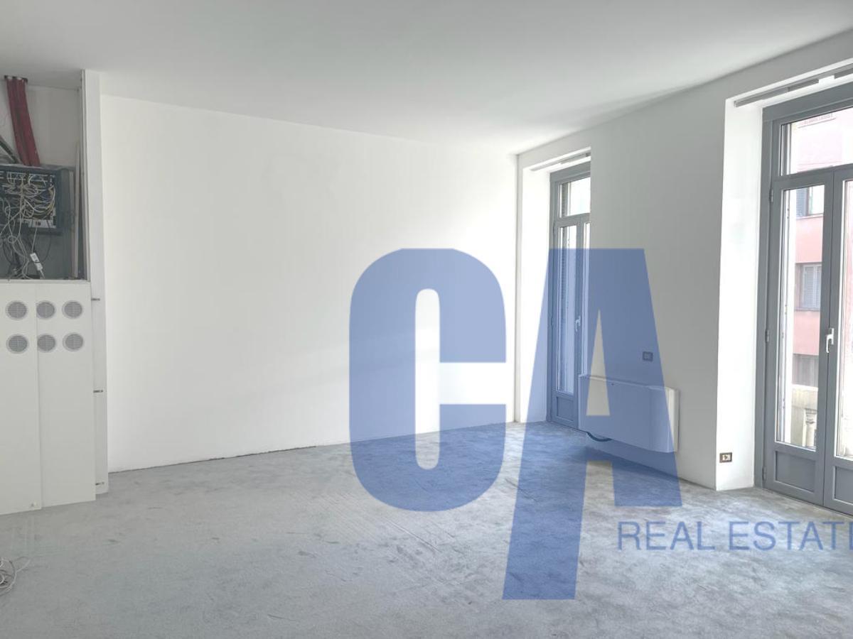 Esercizio commerciale in affitto a Milano