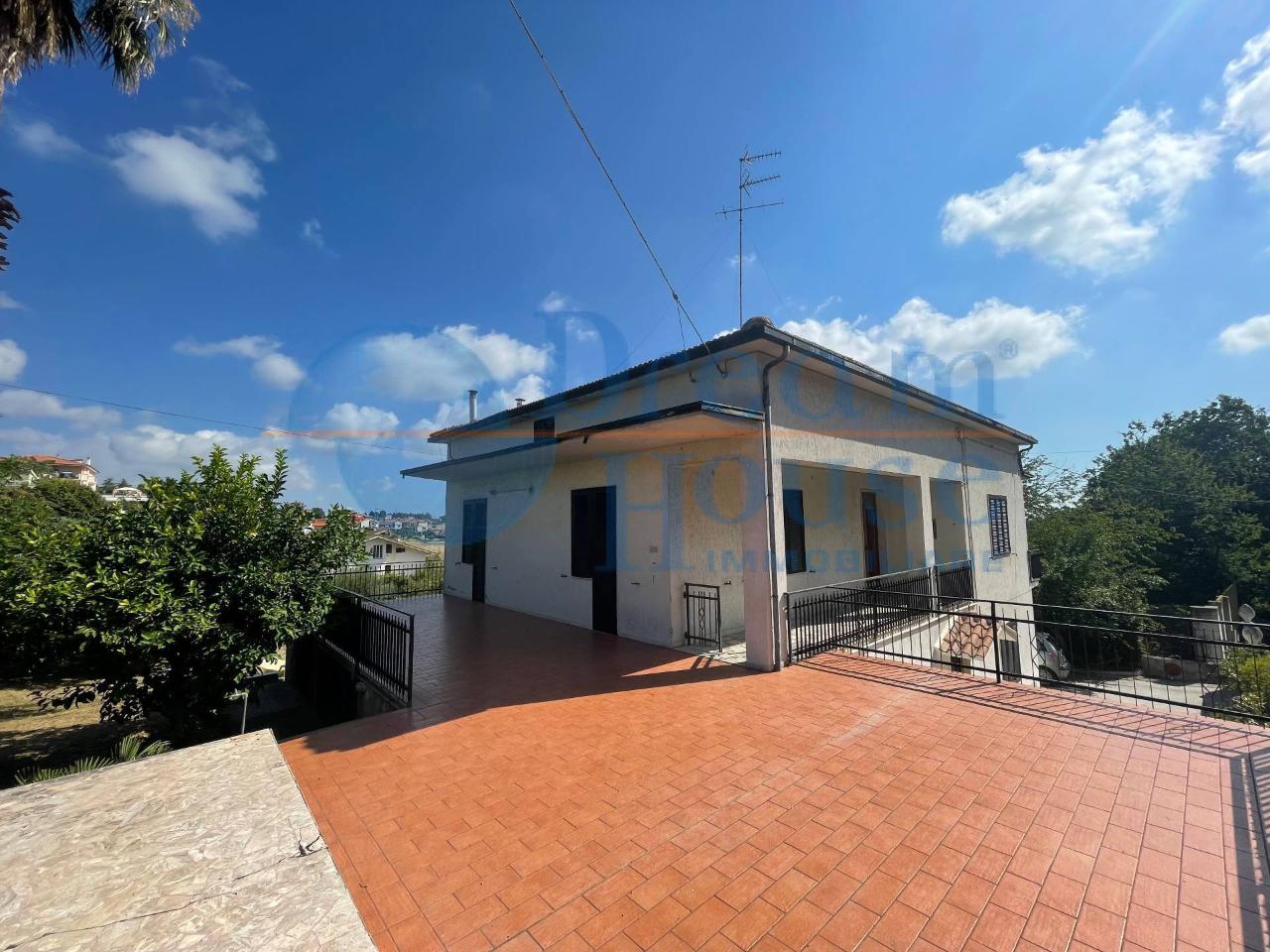 Casa indipendente in vendita a Mosciano Sant'Angelo