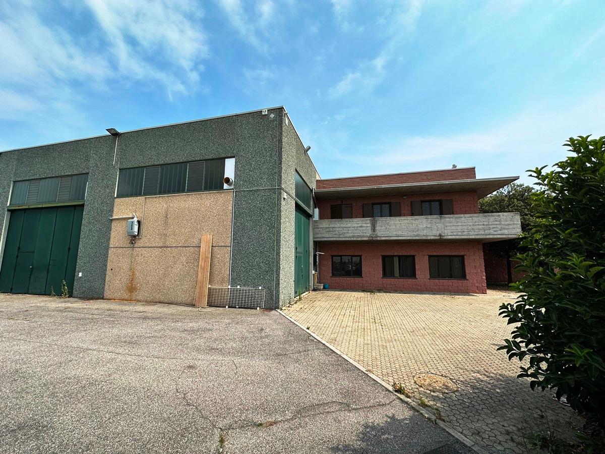 Capannone in vendita a Lonato