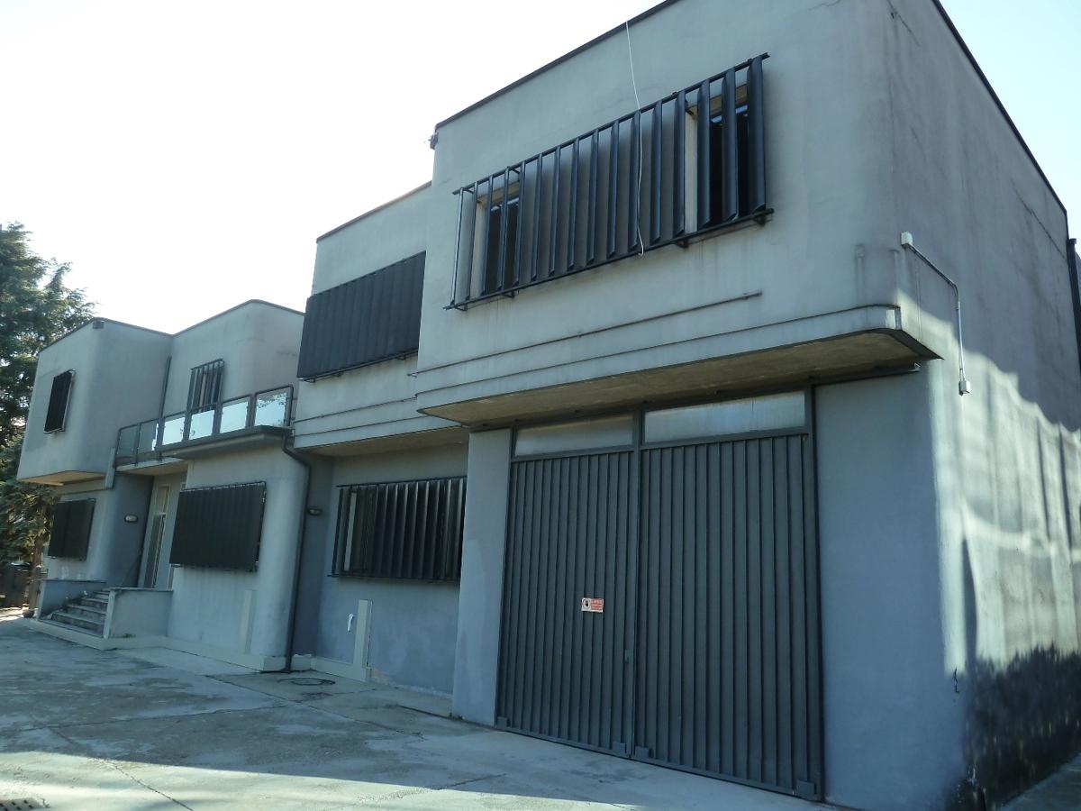 Capannone in vendita a Collebeato