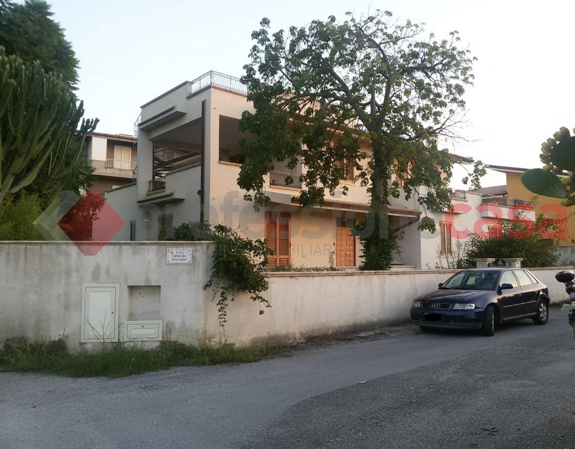 Villa in vendita a Barcellona Pozzo Di Gotto