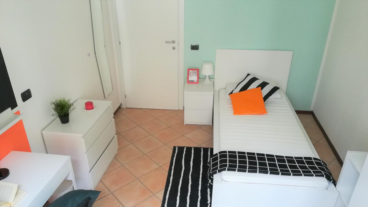 Stanza/Camera in affitto a Parma