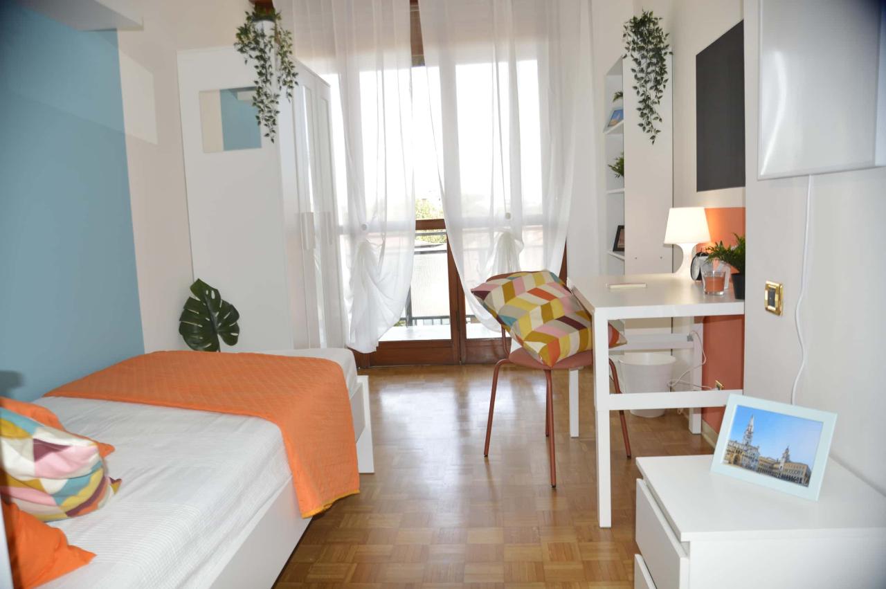 Stanza/Camera in affitto a Modena