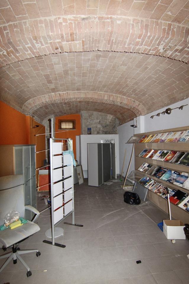 Officina in vendita a Siena