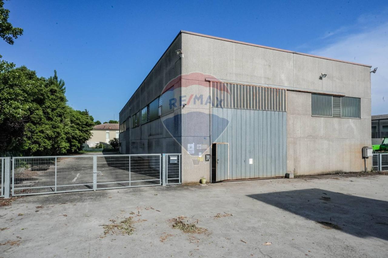 Capannone in vendita a Tresignana