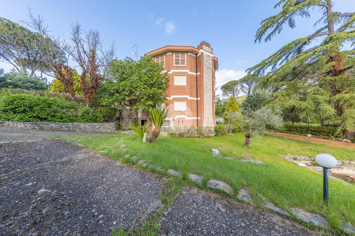 Palazzo in vendita a Guidonia Montecelio