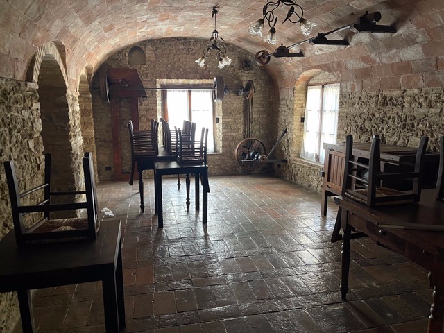 Showroom in vendita a Colle Di Val D'Elsa