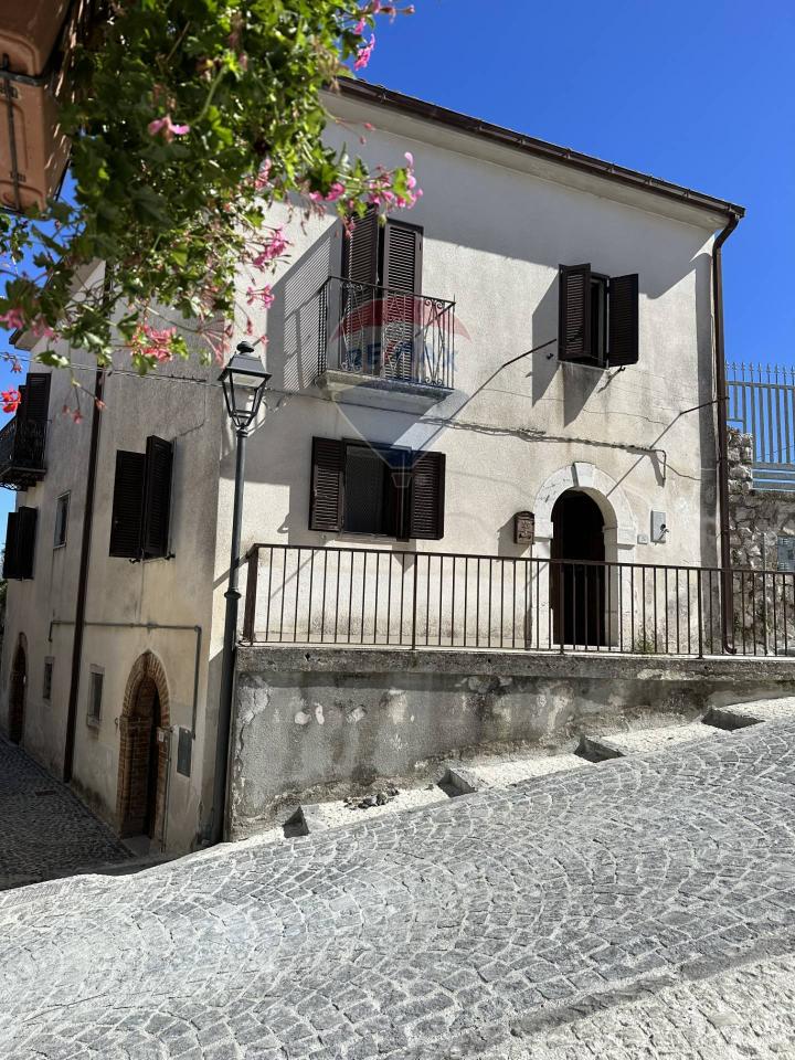 Casa indipendente in vendita a Pettoranello Del Molise