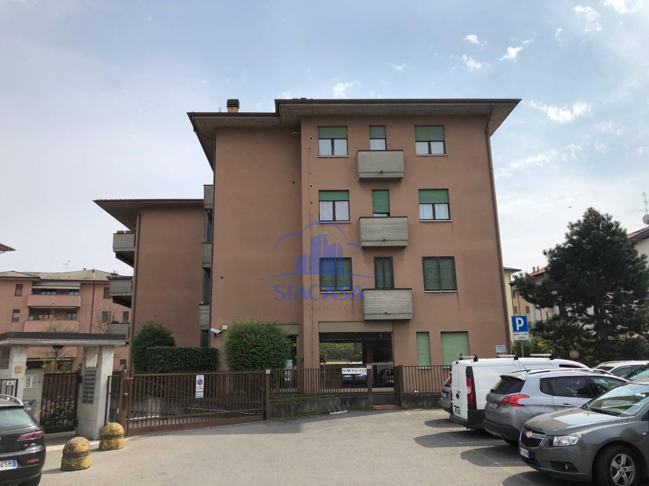 Negozio in affitto a Cornate D'Adda