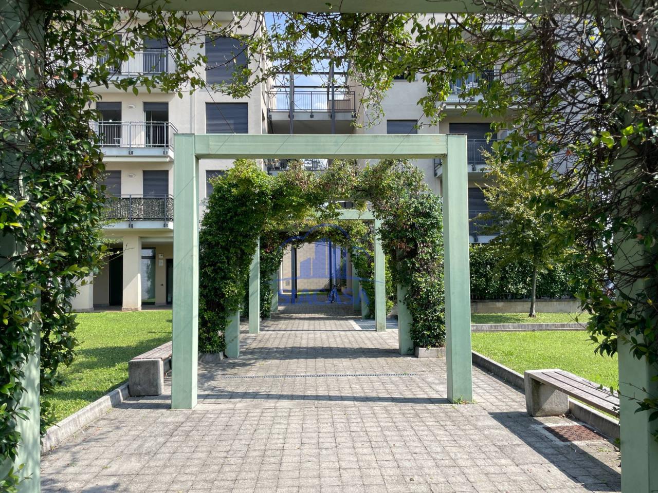 Appartamento in vendita a Carugo