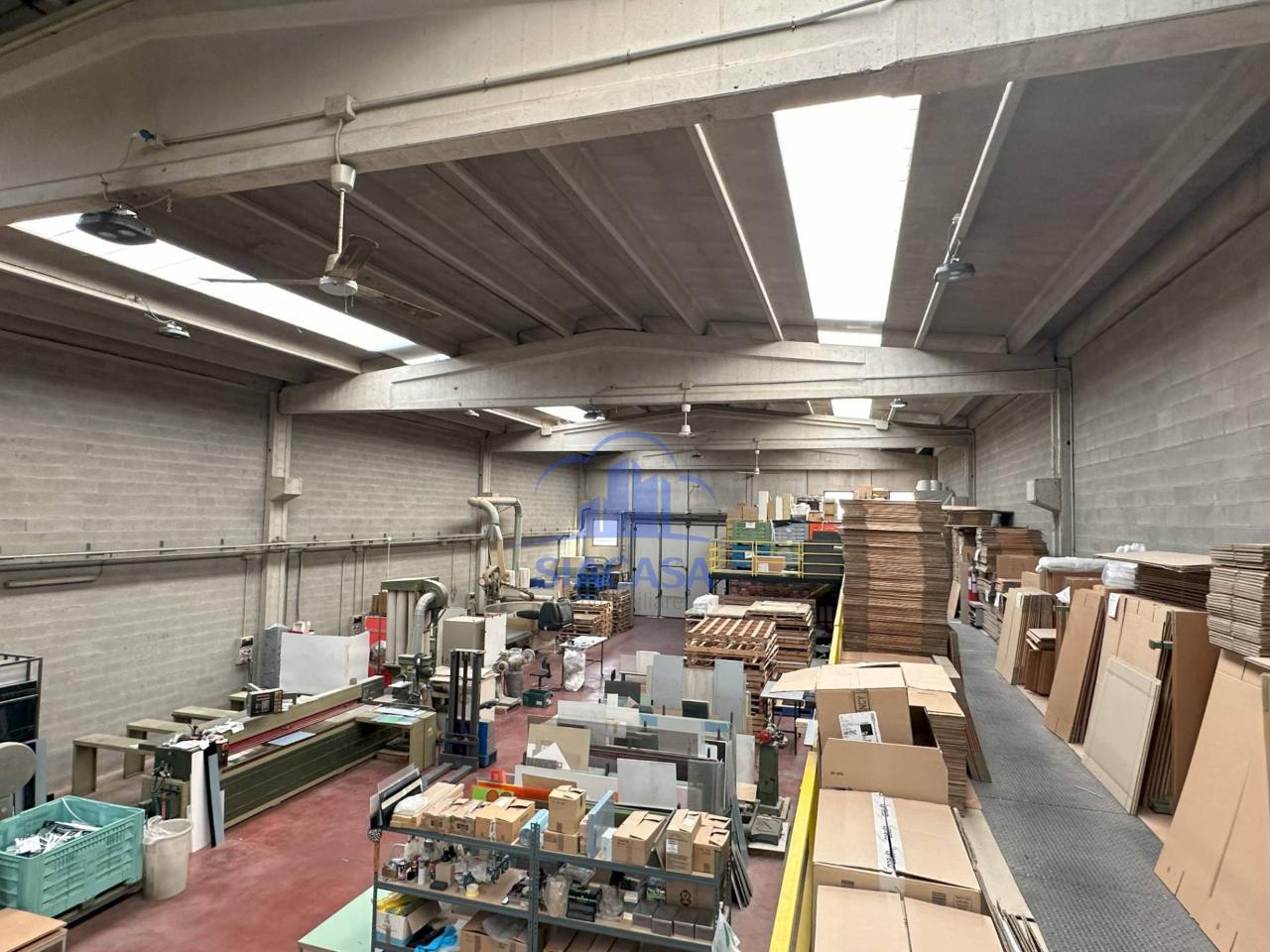 Capannone in vendita a Sulbiate