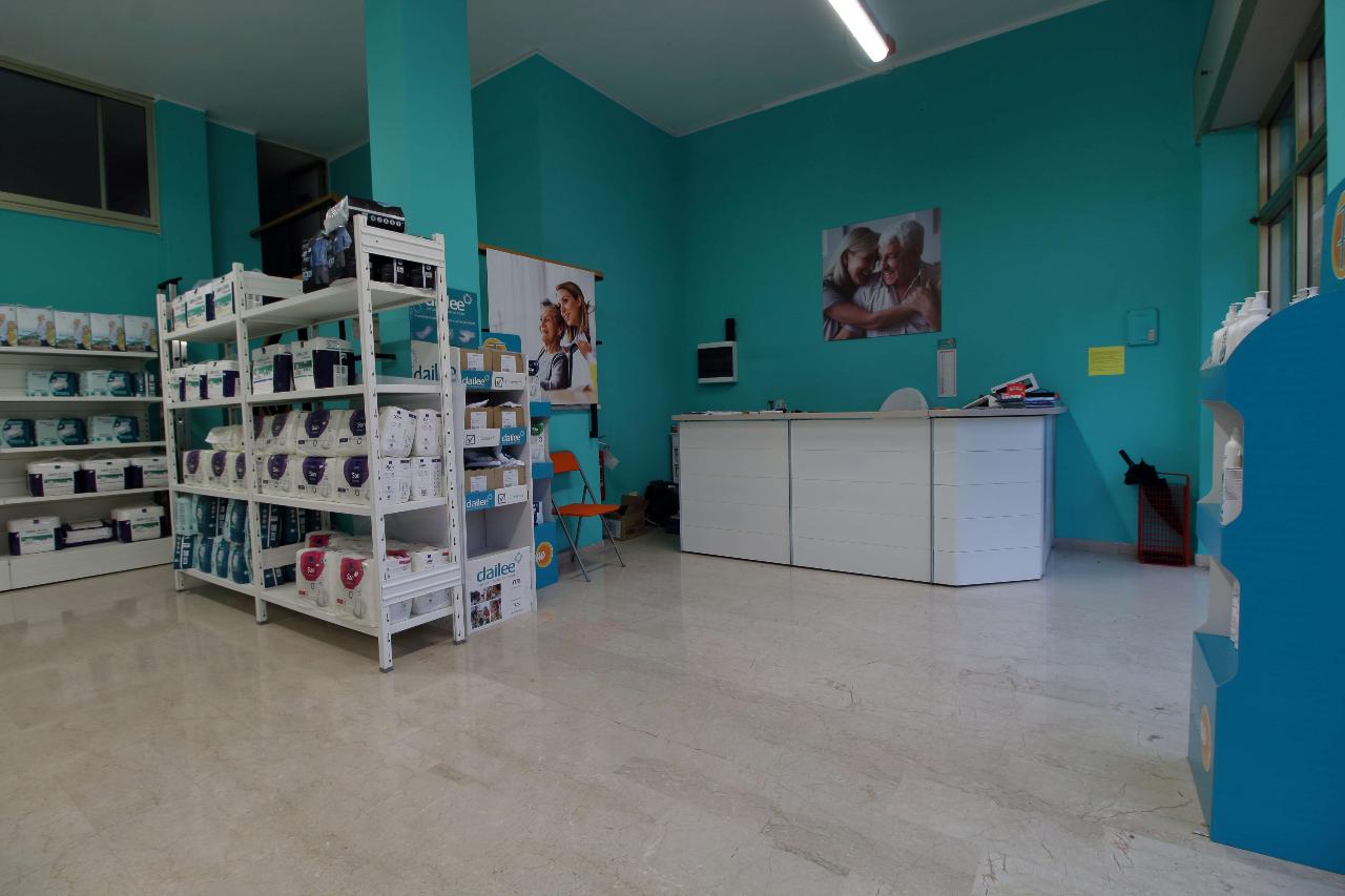 Negozio in vendita a Albenga