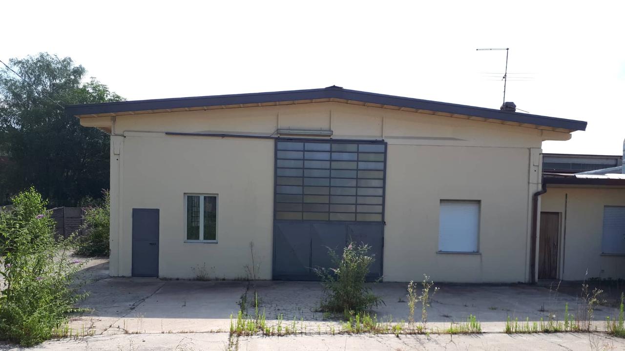 Capannone in vendita a Brebbia