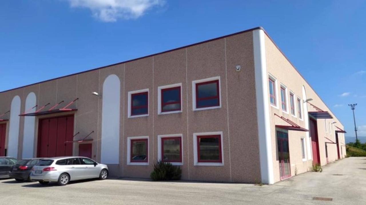 Capannone in vendita a Aprilia