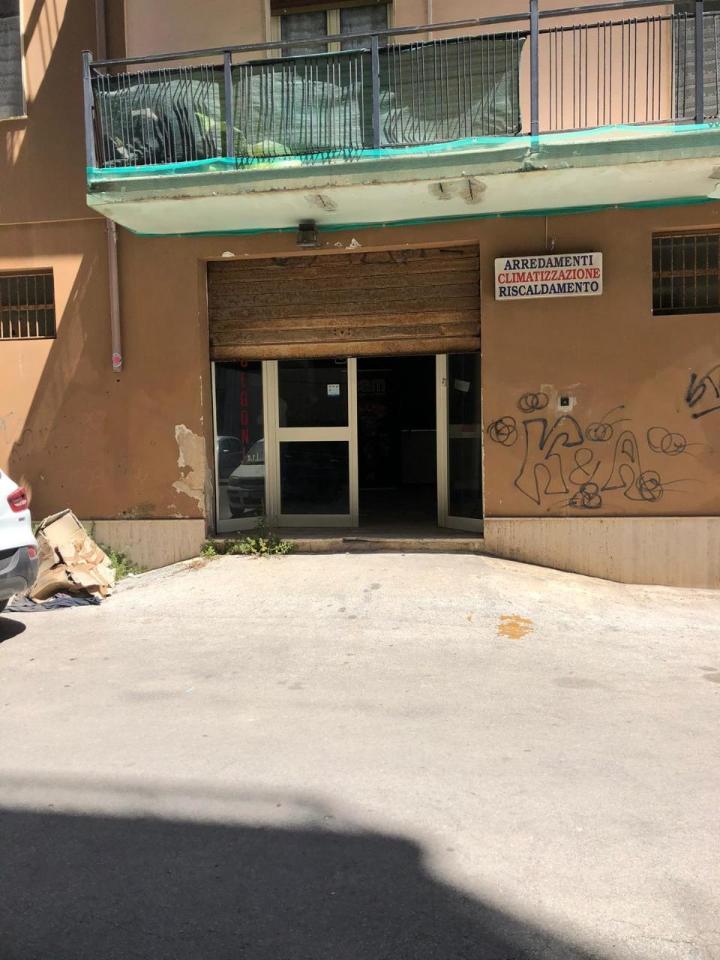 Palazzina commerciale in vendita a Siracusa