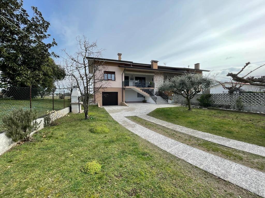 Villa in vendita a Roveredo In Piano