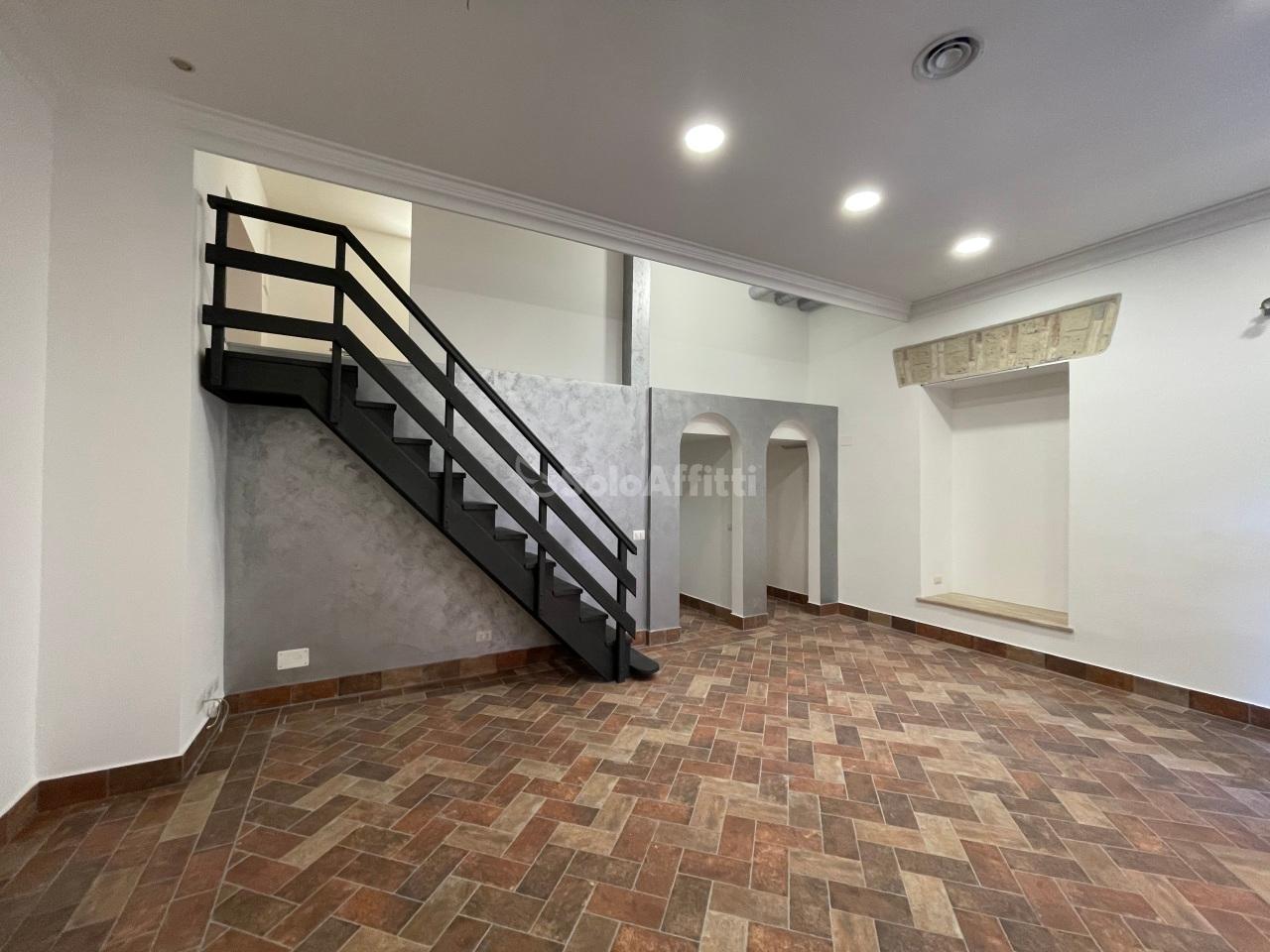 Negozio in affitto a Anzio