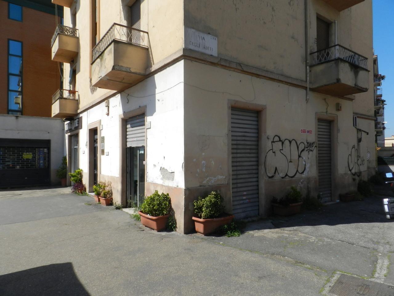 Palazzina commerciale in vendita a Roma