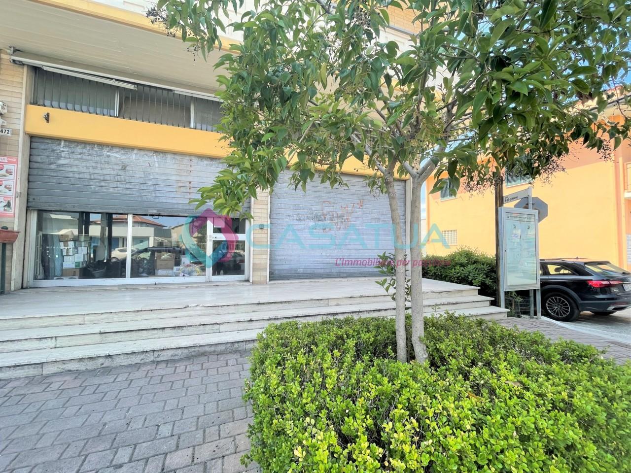 Abbigliamento in vendita a Martinsicuro