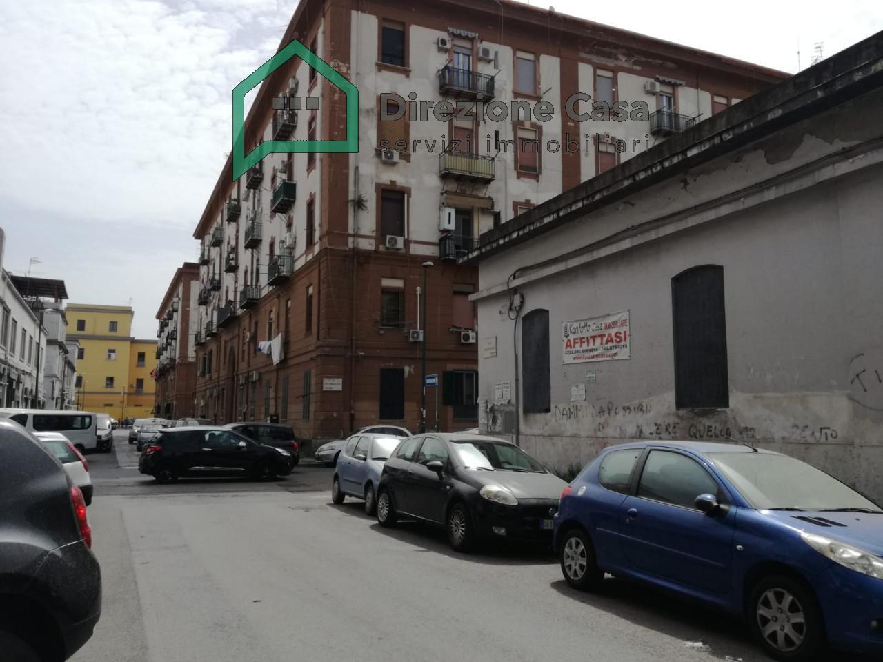 Esercizio commerciale in vendita a Napoli