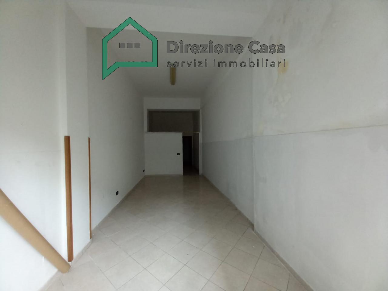 Esercizio commerciale in vendita a Napoli