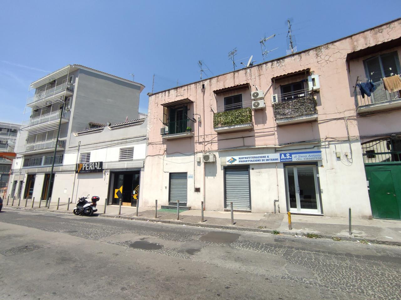 Negozio in affitto a Napoli