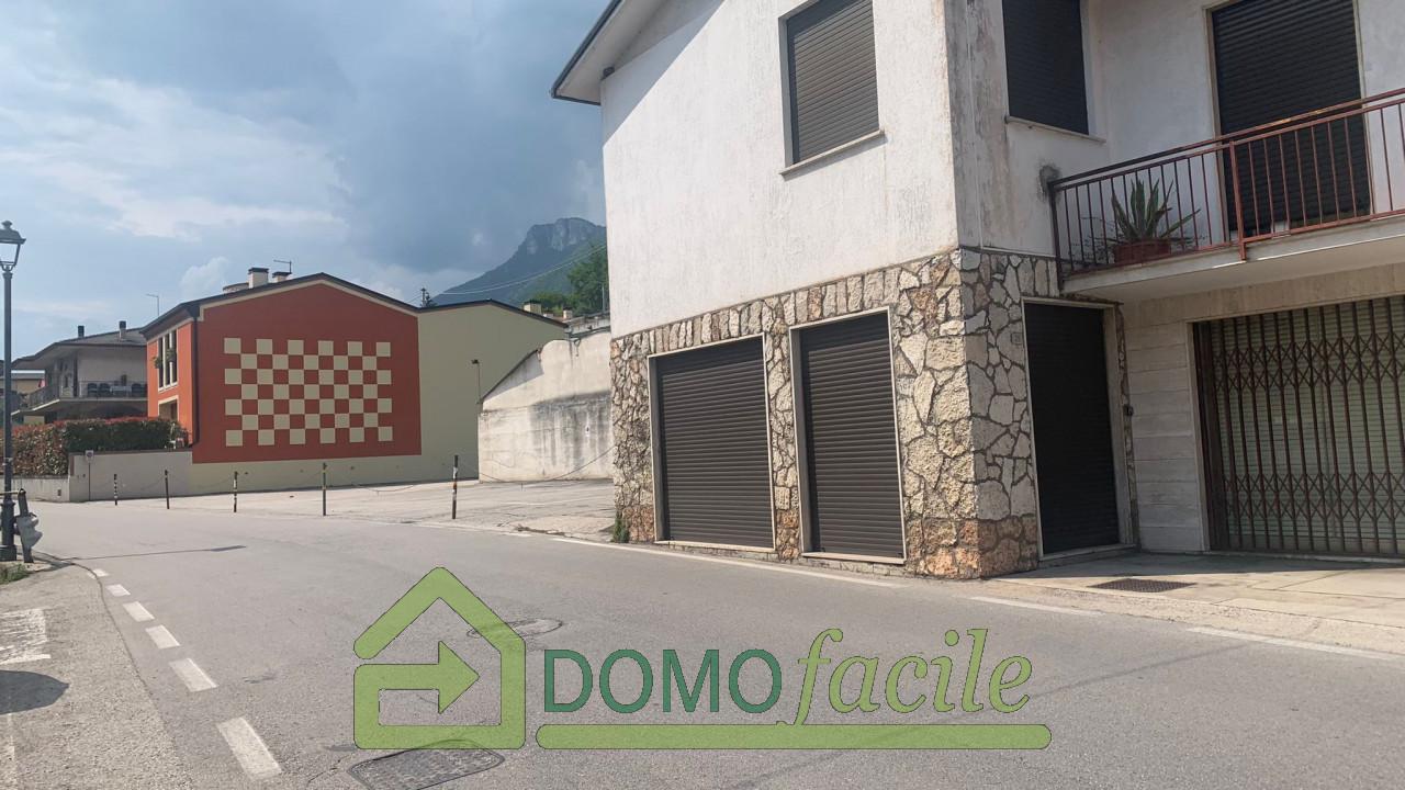 Magazzino in vendita a Cogollo Del Cengio