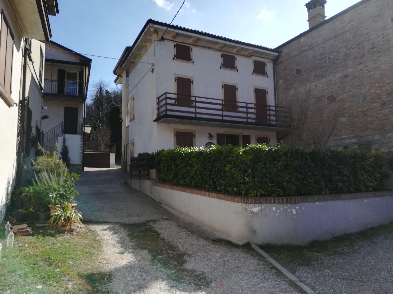 Porzione di casa in vendita a Gropparello