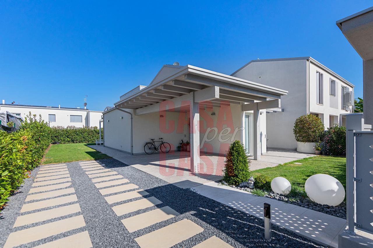 Villa in vendita a Peschiera Del Garda