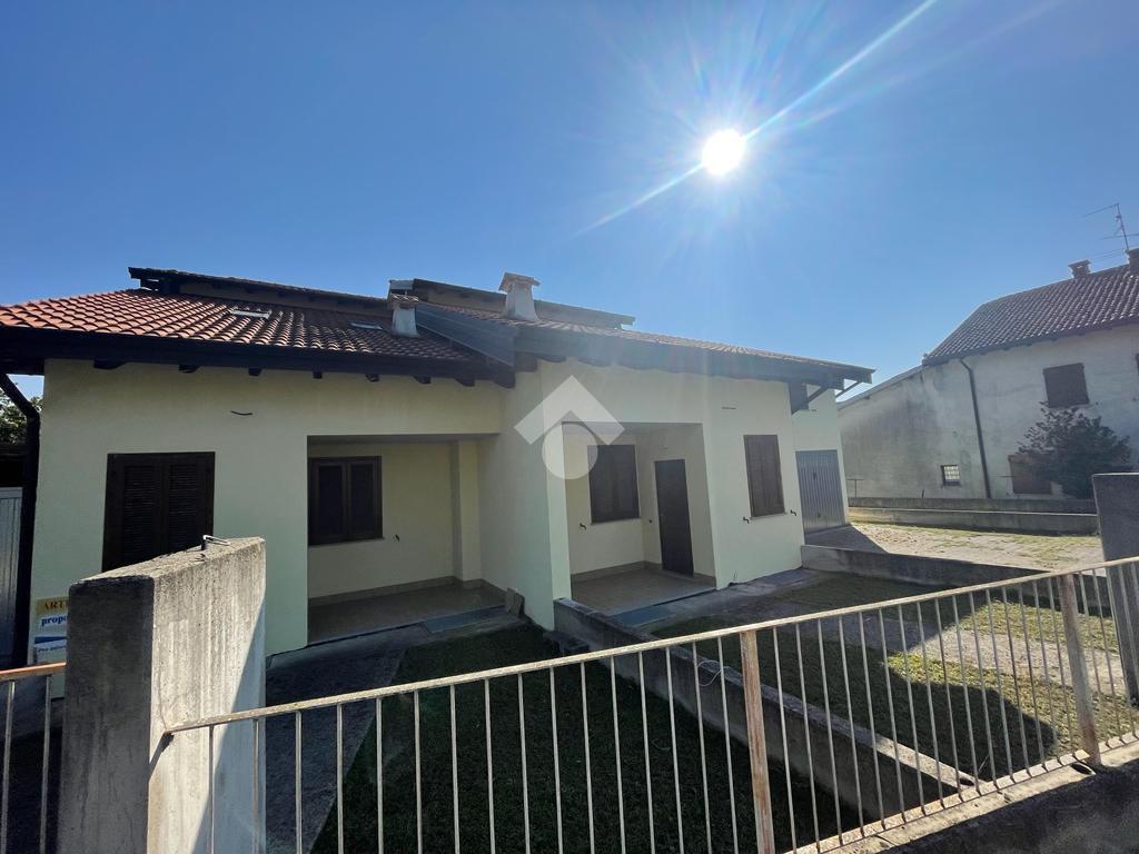 Villa in vendita a Oleggio