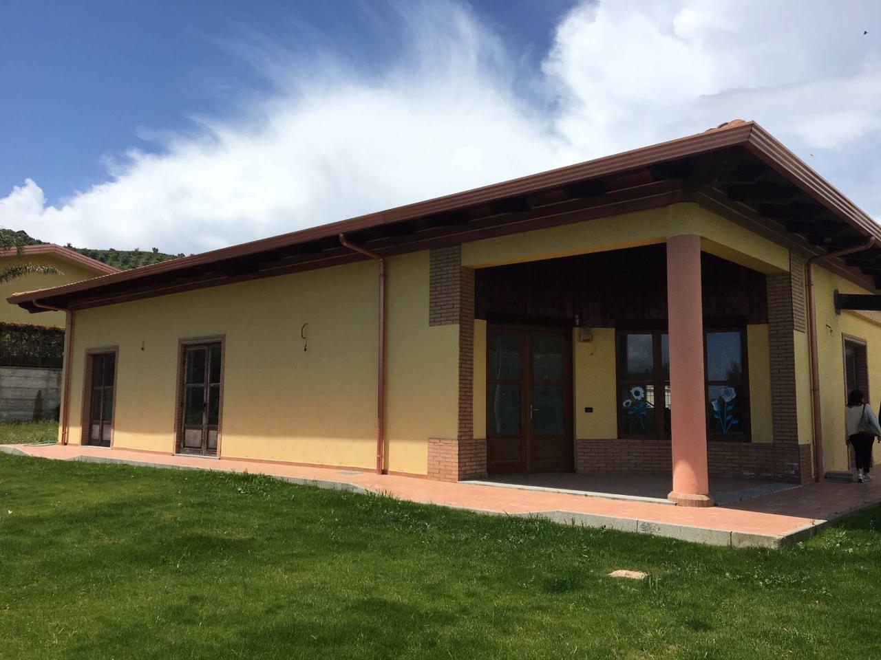 Locale commerciale in affitto a Catanzaro