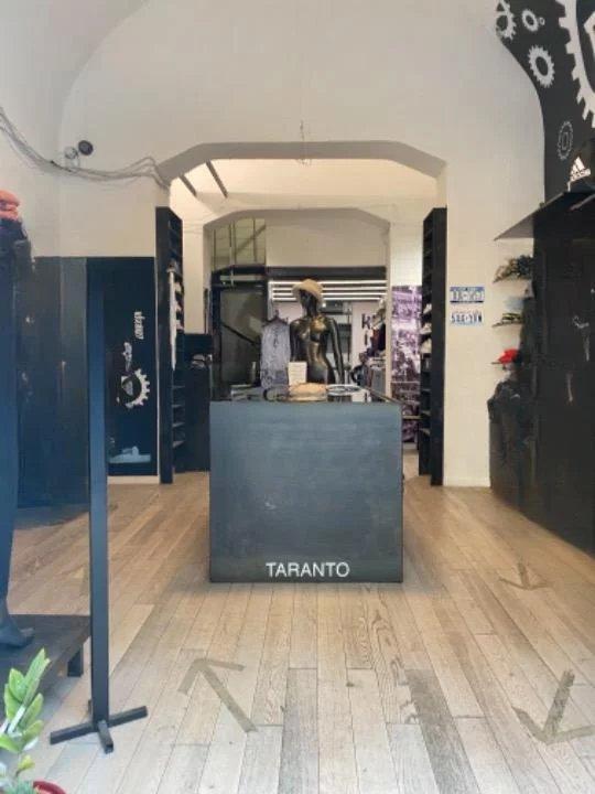 Locale commerciale in affitto a Taranto