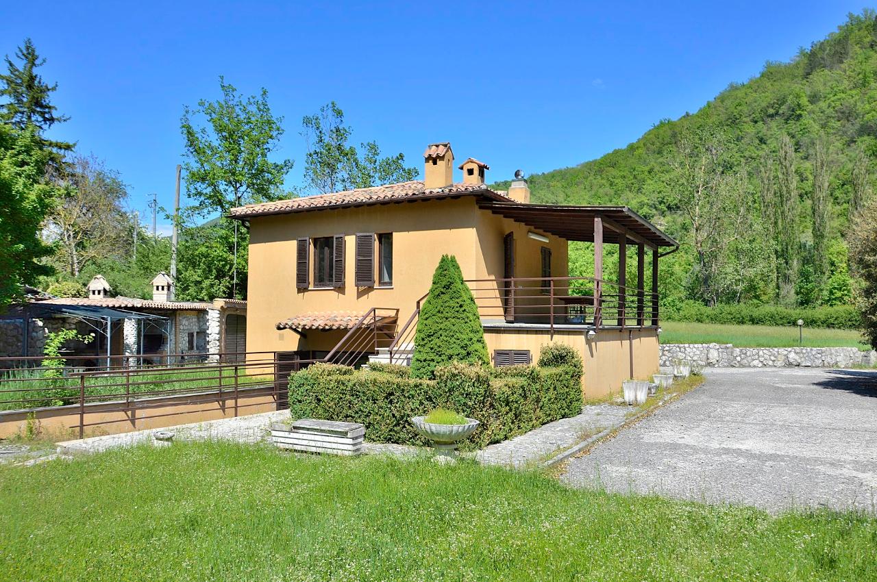 Villa in vendita a Cerreto Di Spoleto