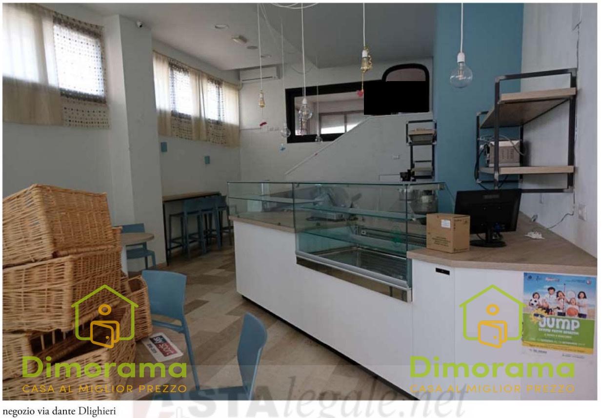 Palazzina commerciale in vendita a Fano