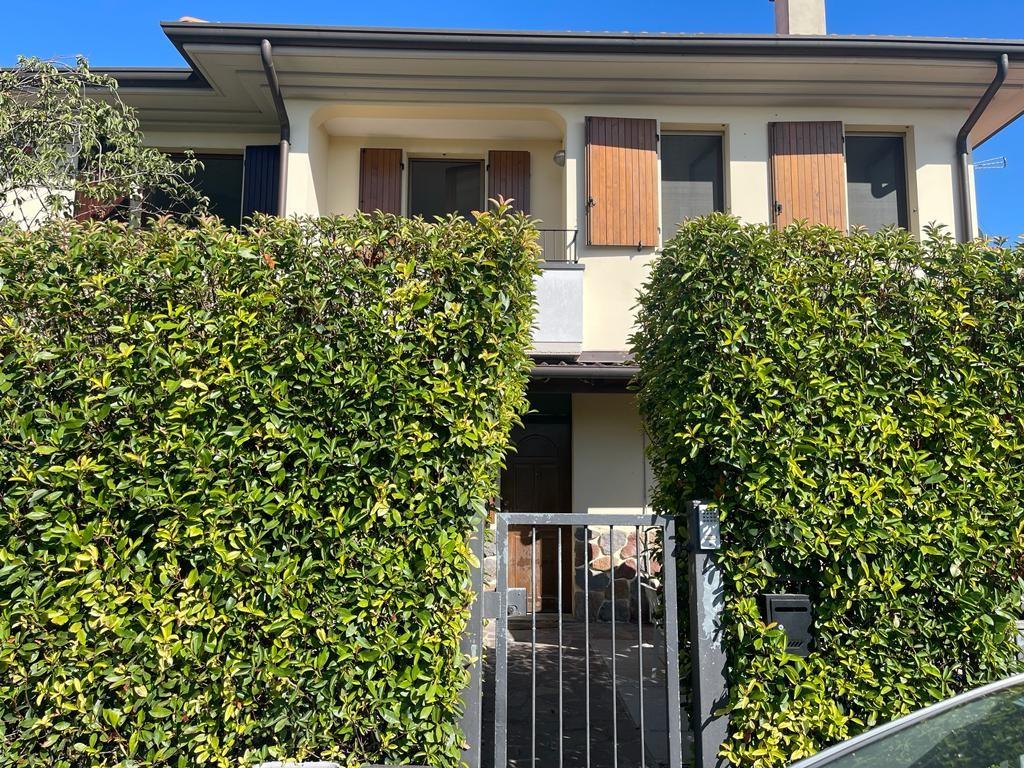 Villa trifamiliare in vendita a Massa Lombarda