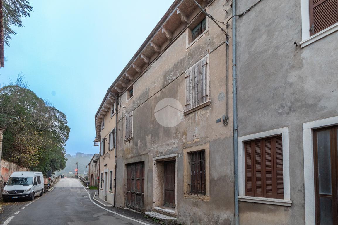 Rustico in vendita a Pescantina