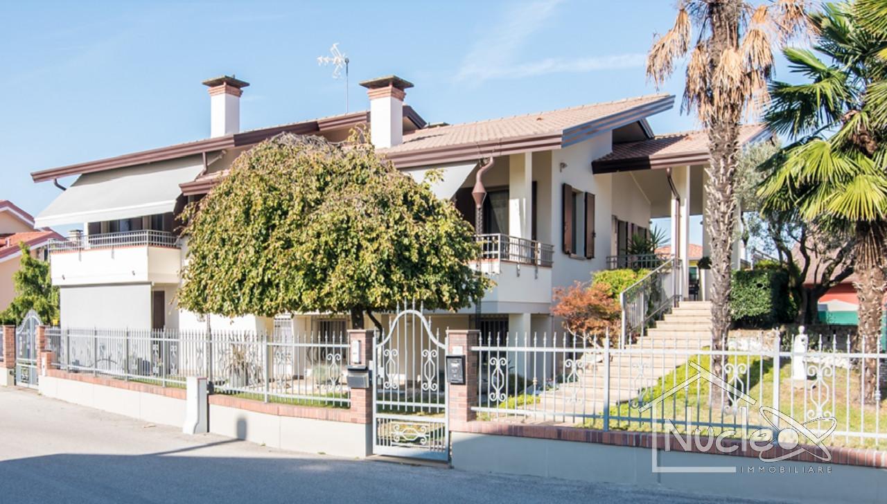 Casa indipendente in vendita a Due Carrare